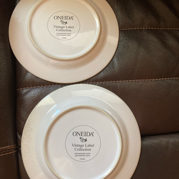 Oneida | Dining | Set Of 2 Vintage Oneida Plates | Poshmark